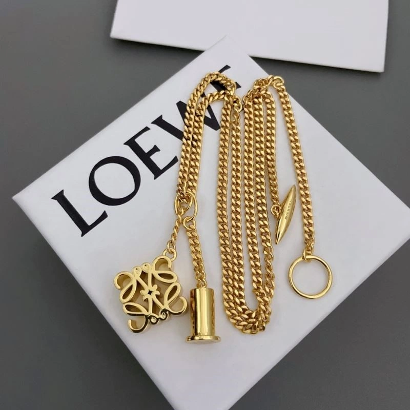 Indistinguishable Loewe Necklaces
