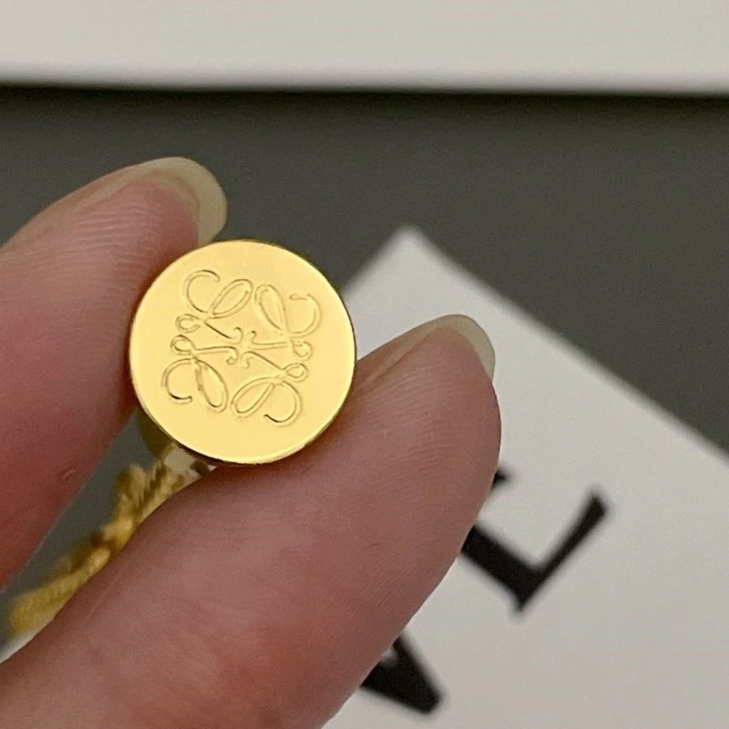 Indistinguishable Loewe Necklaces