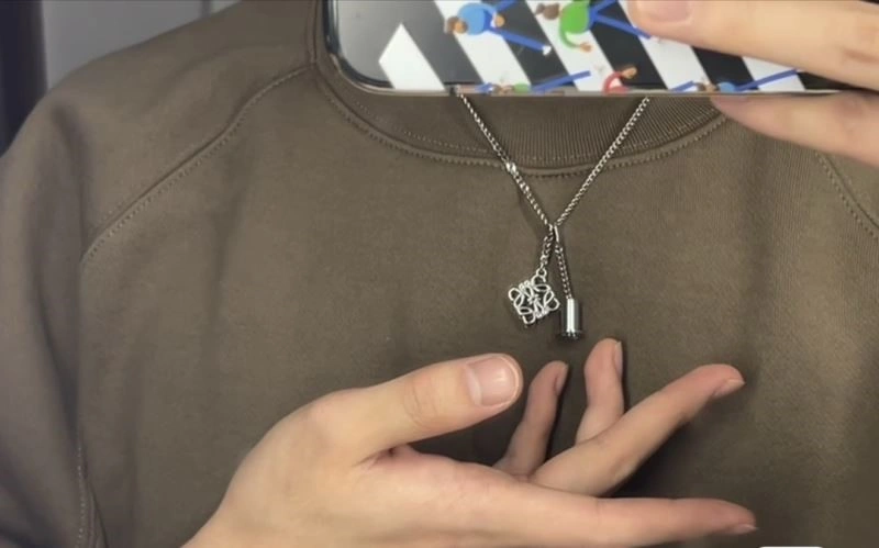 Indistinguishable Loewe Necklaces