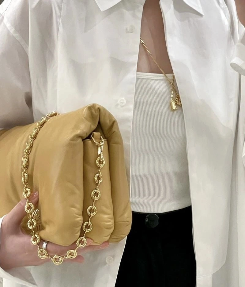 Indistinguishable Loewe Necklaces