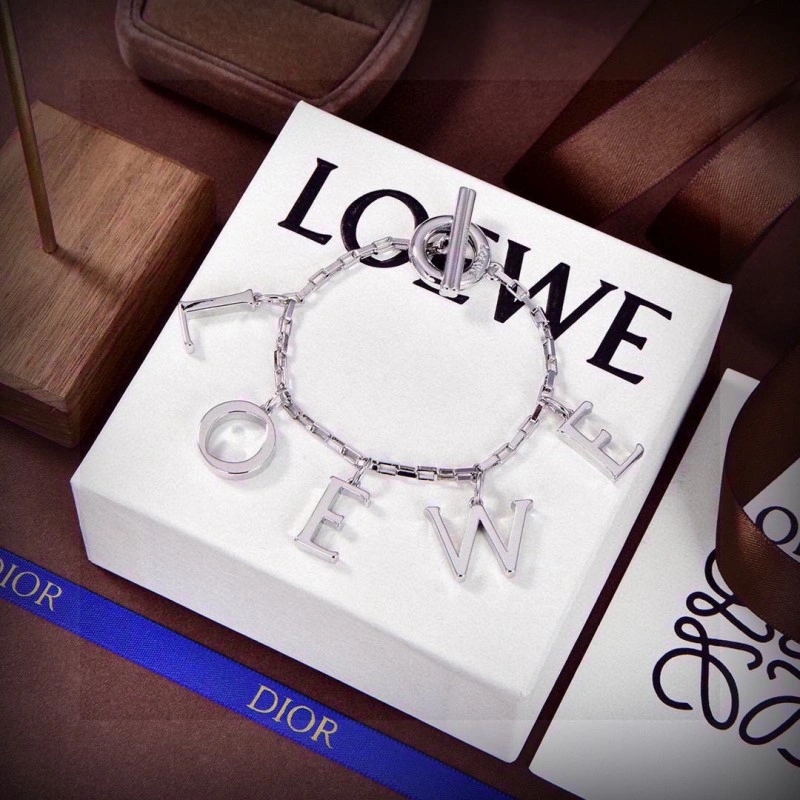 High accuracy Loewe Necklaces
