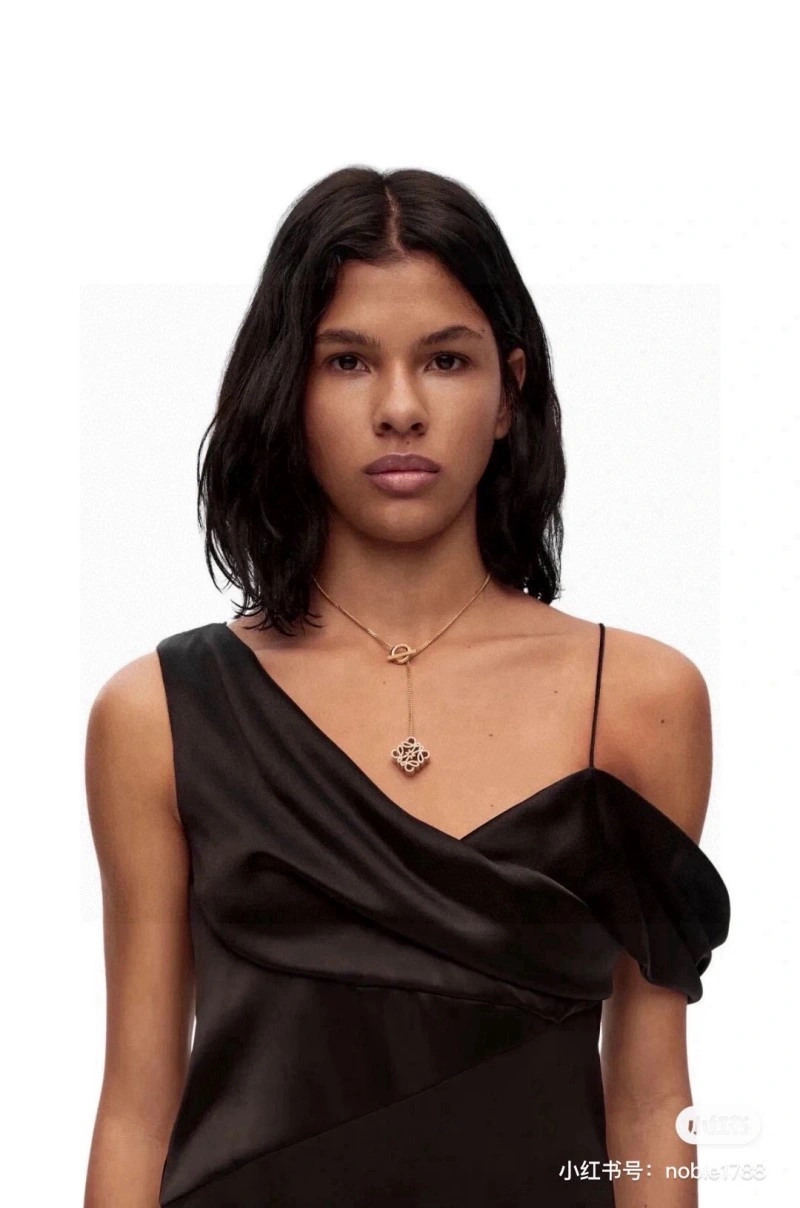Low-cost Loewe Necklaces