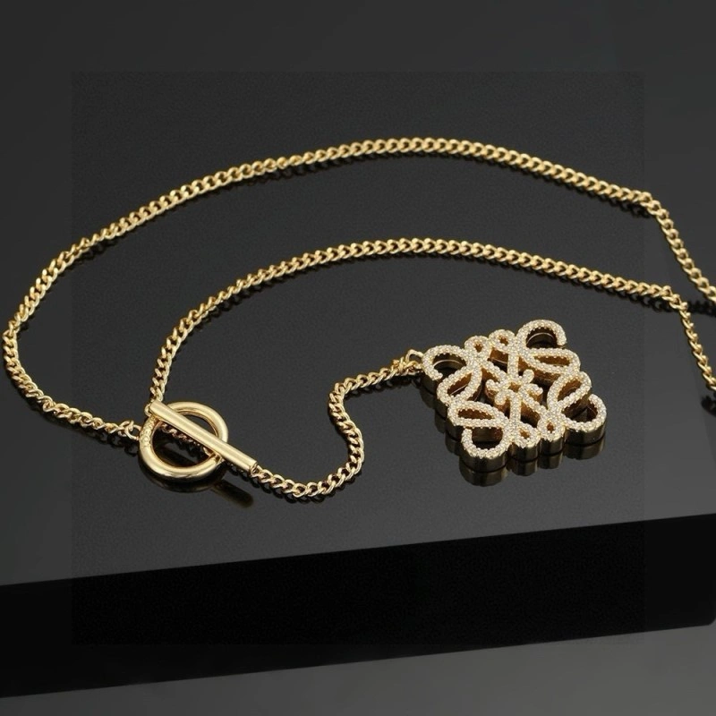 Low-cost Loewe Necklaces