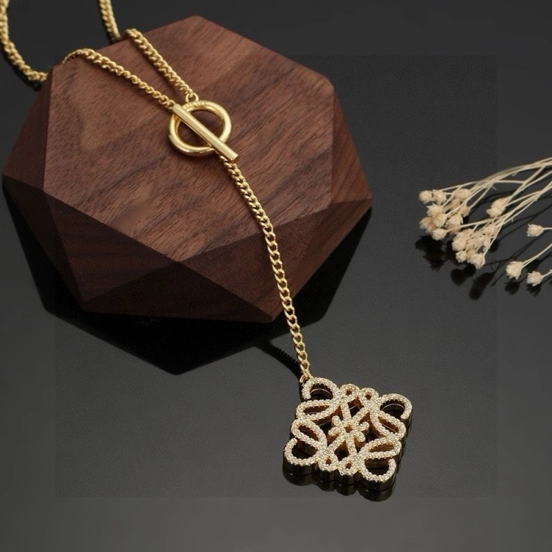 Low-cost Loewe Necklaces