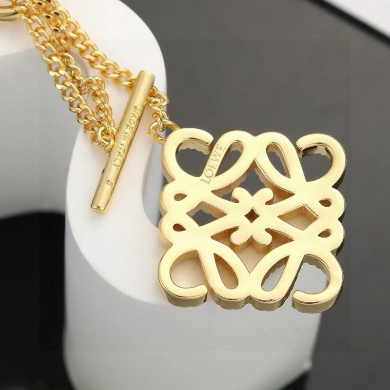 Low-cost Loewe Necklaces