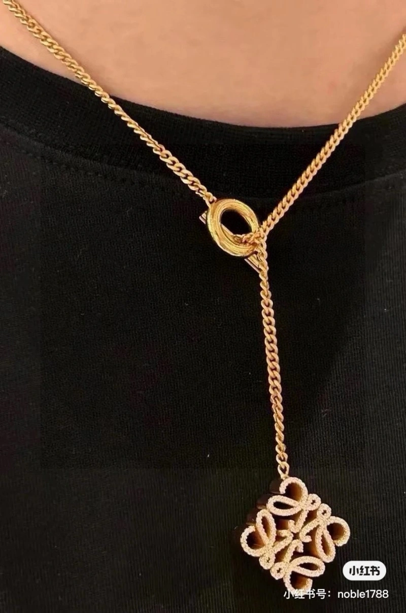 Low-cost Loewe Necklaces