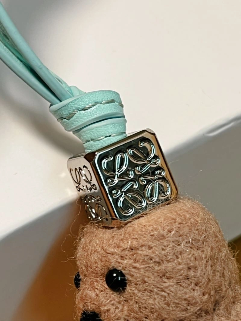 Indistinguishable Loewe Ornaments