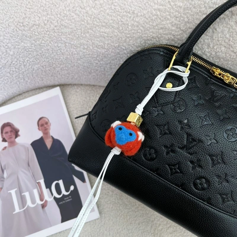 Indistinguishable Loewe Ornaments