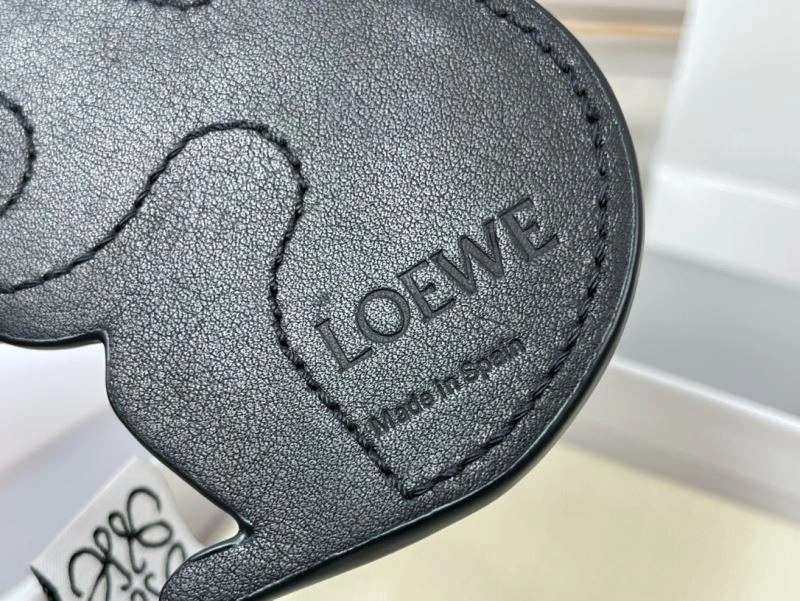 Accurate model Loewe Ornaments