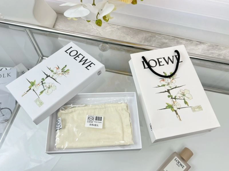 Low-cost Loewe Ornaments
