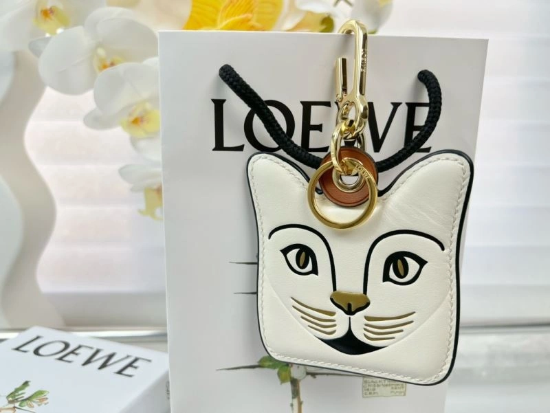Low-cost Loewe Ornaments