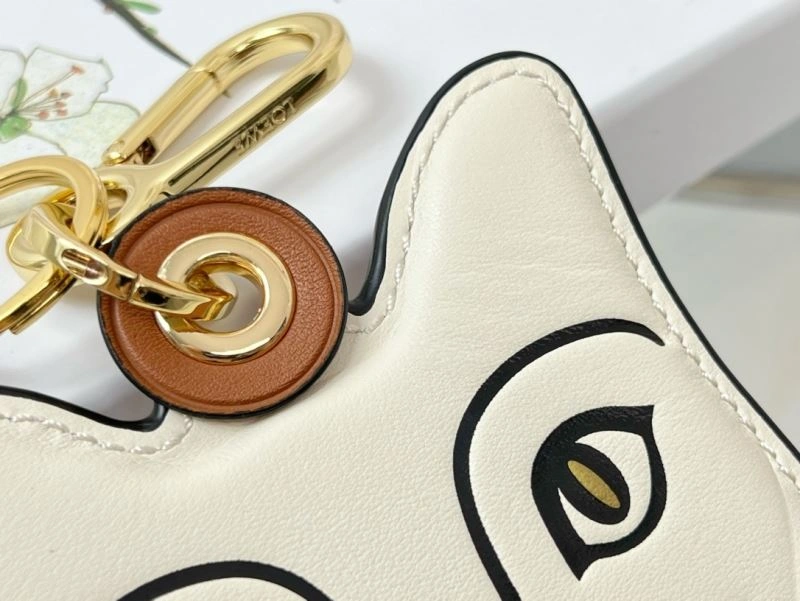 Low-cost Loewe Ornaments