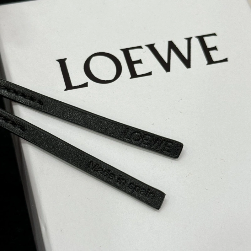Bargain Loewe Ornaments