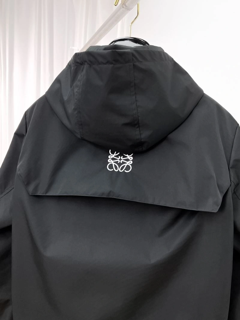 Low-cost Loewe Outwear