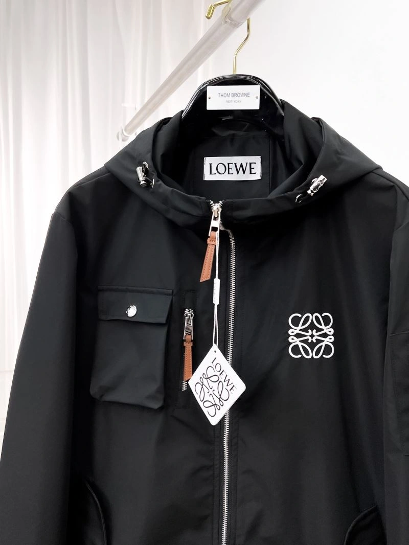 Low-cost Loewe Outwear