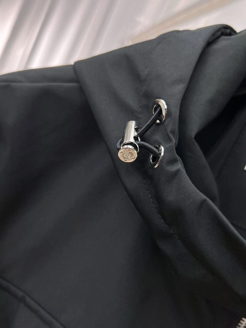 Low-cost Loewe Outwear