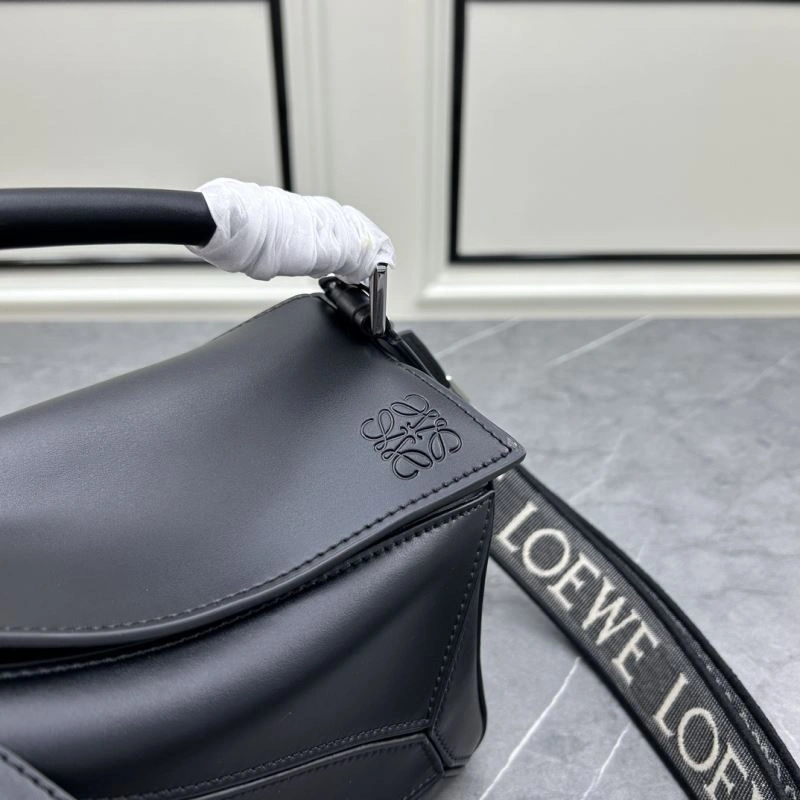 Low-cost Loewe Puzzle Bags