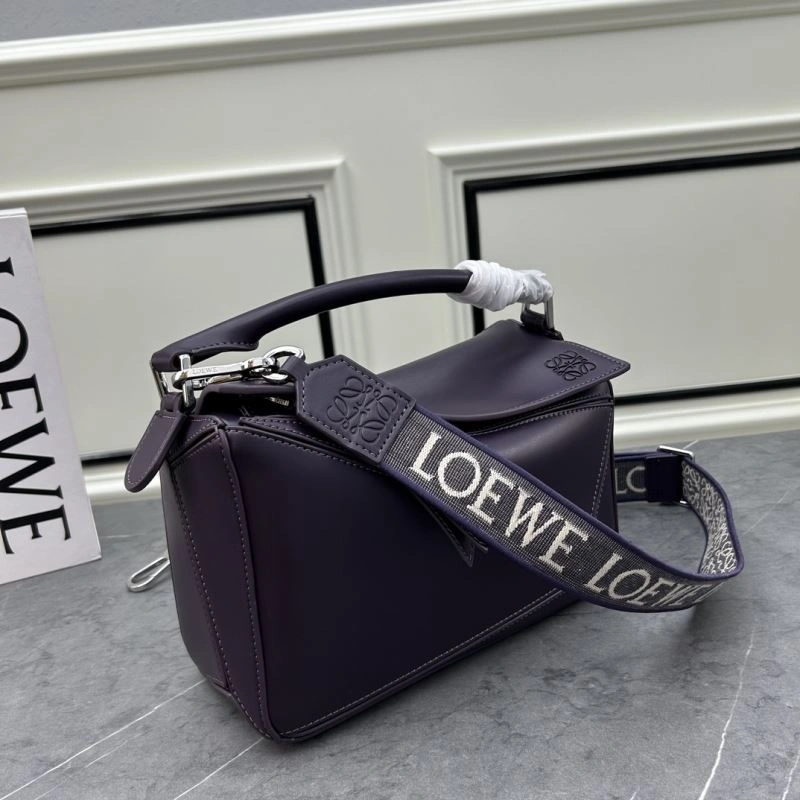 Indistinguishable Loewe Puzzle Bags