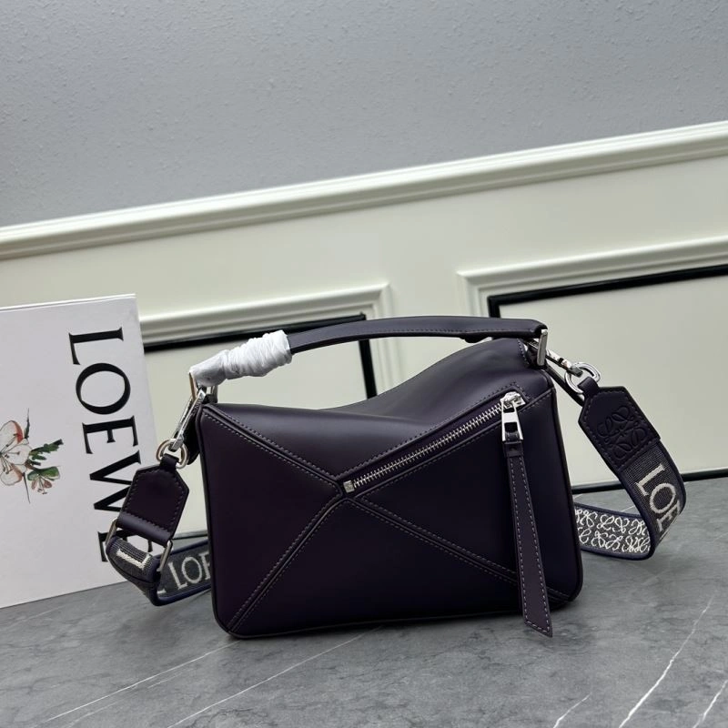Indistinguishable Loewe Puzzle Bags