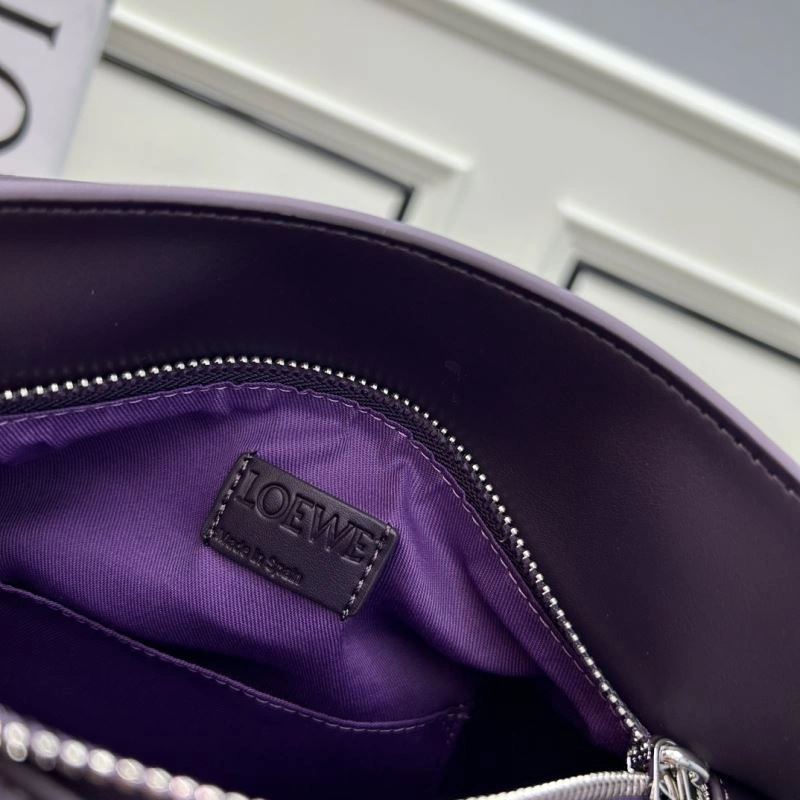 Indistinguishable Loewe Puzzle Bags