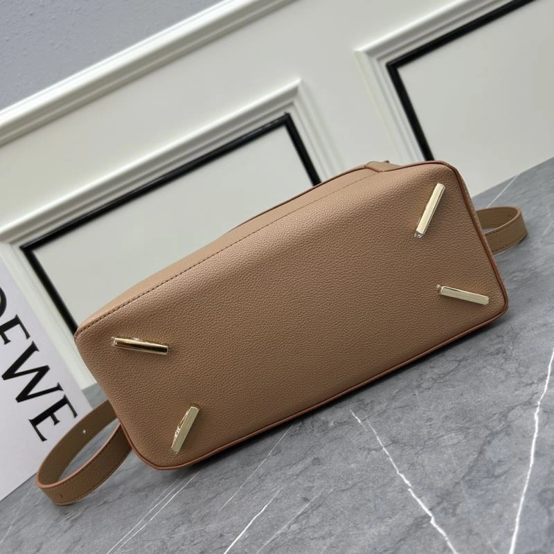 Low-cost Loewe Puzzle Bags