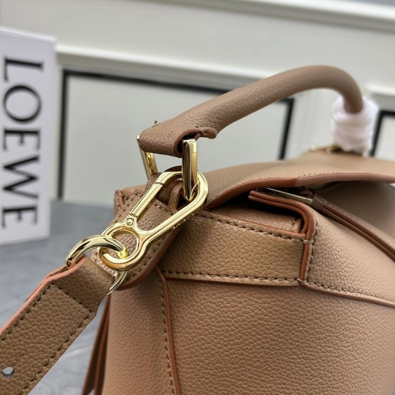 Low-cost Loewe Puzzle Bags