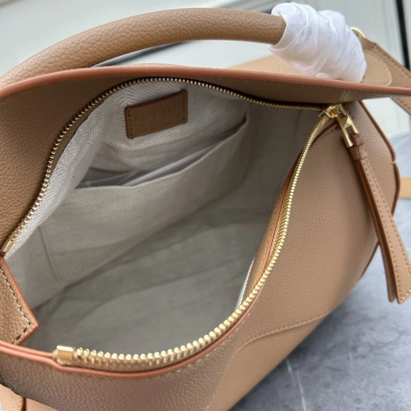 Low-cost Loewe Puzzle Bags