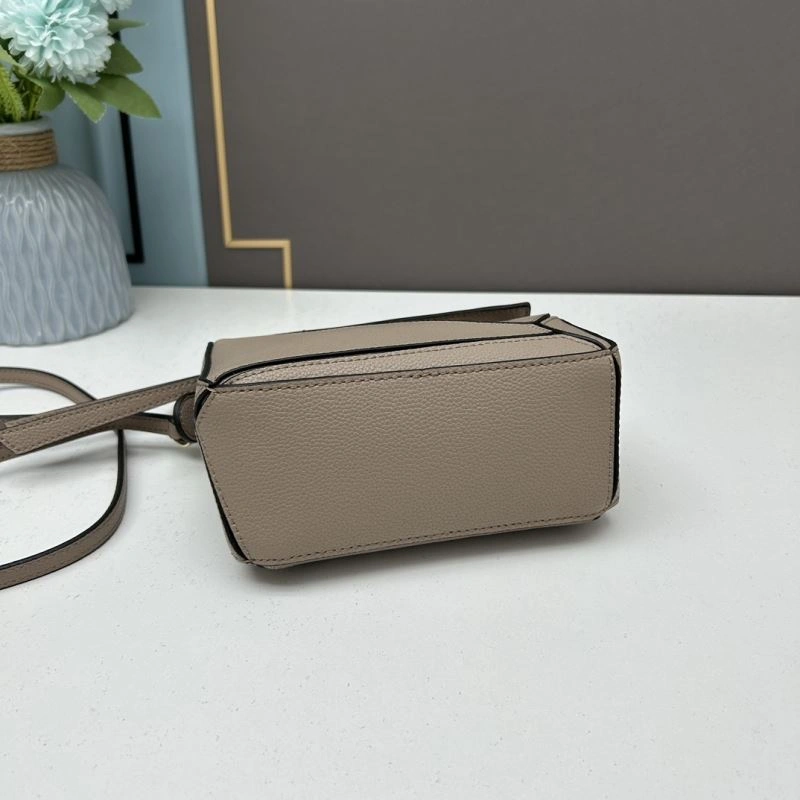 Indistinguishable Loewe Puzzle Bags