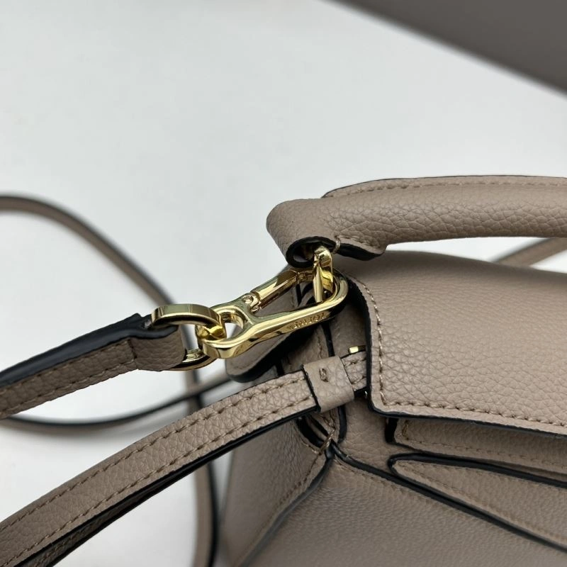 Indistinguishable Loewe Puzzle Bags