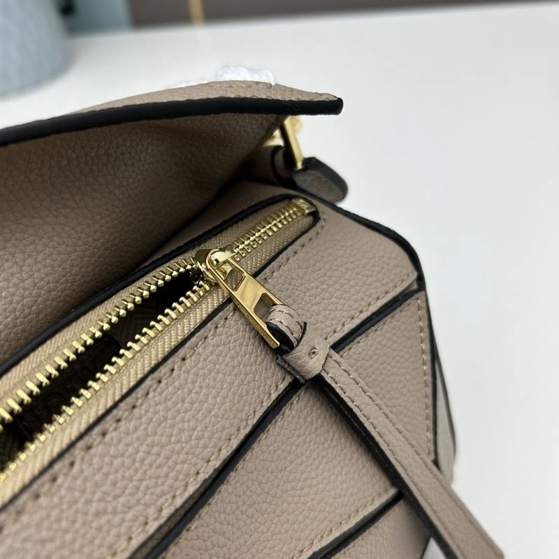 Indistinguishable Loewe Puzzle Bags