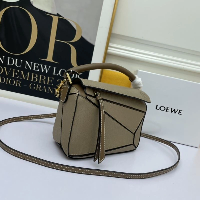 Indistinguishable Loewe Puzzle Bags
