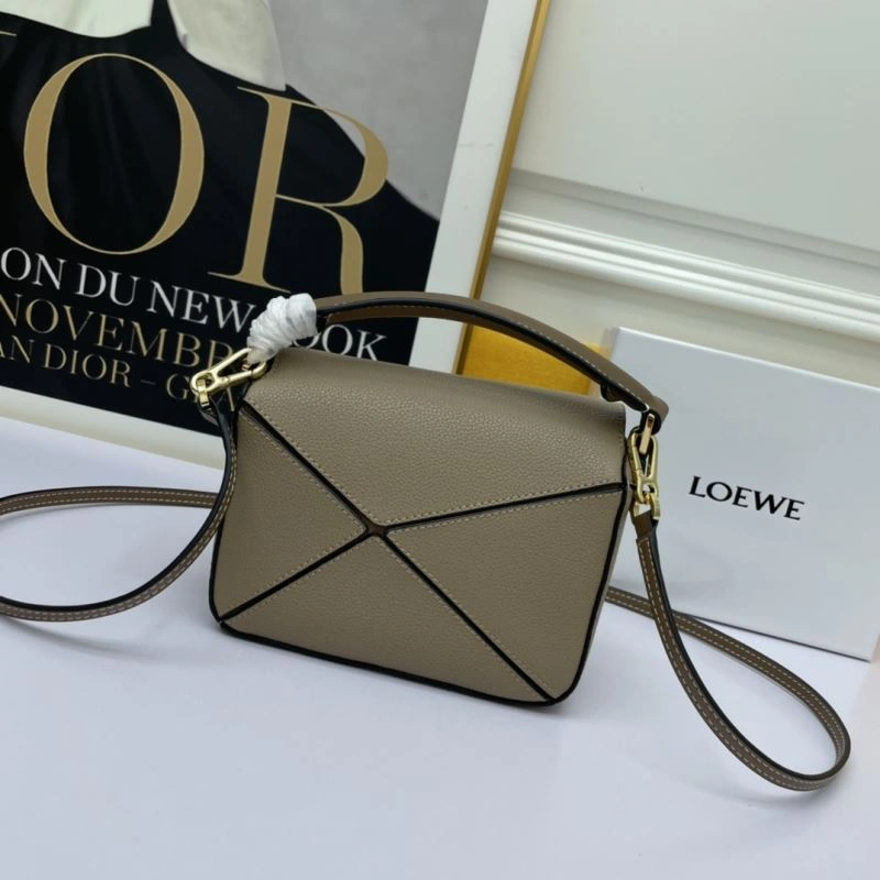 Indistinguishable Loewe Puzzle Bags