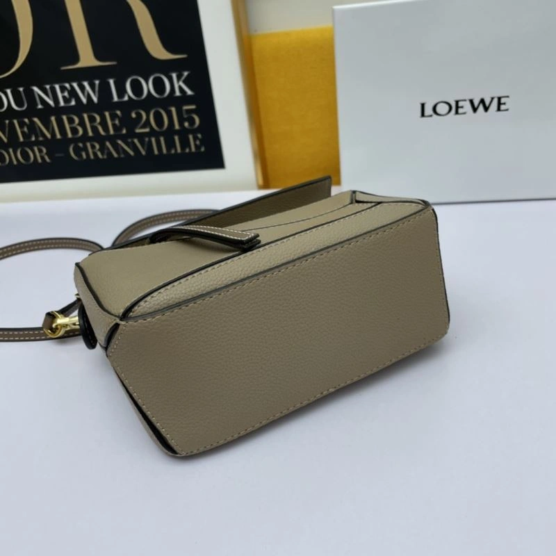 Indistinguishable Loewe Puzzle Bags