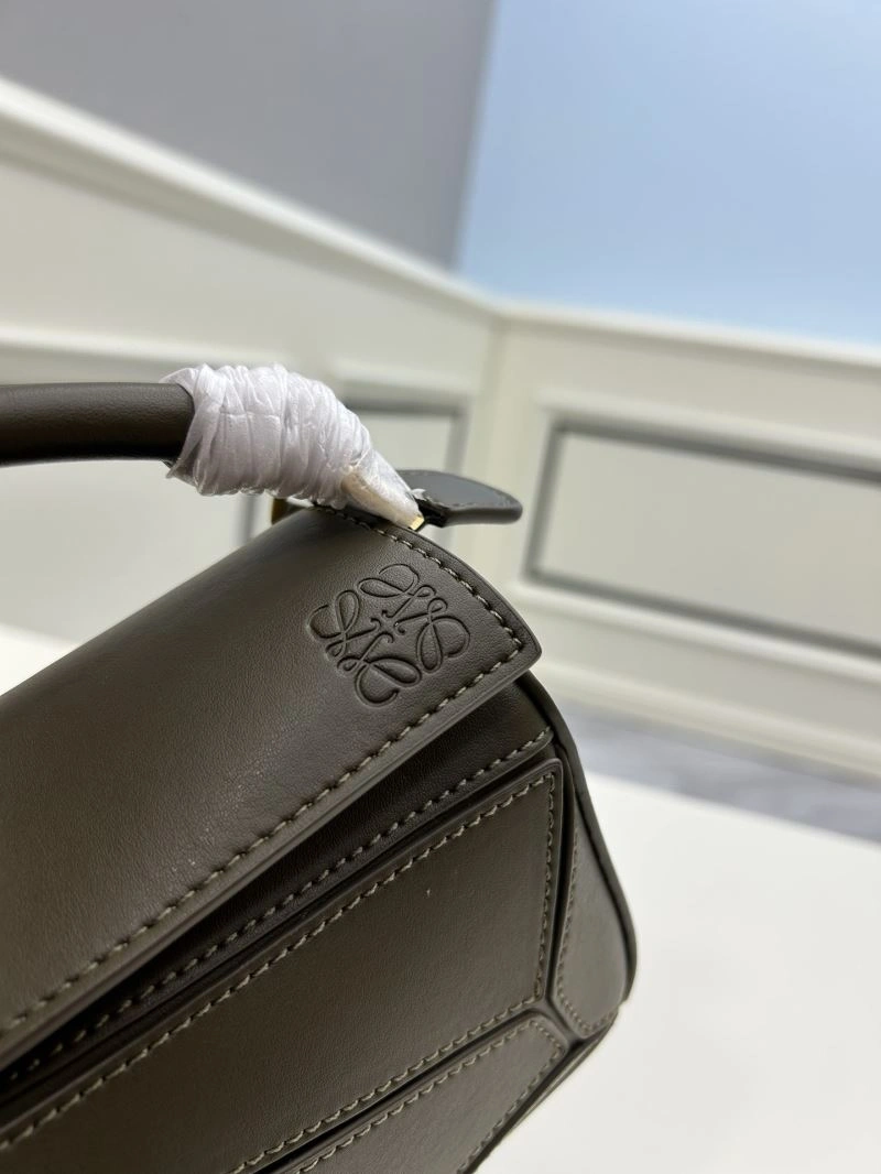 Low-cost Loewe Puzzle Bags