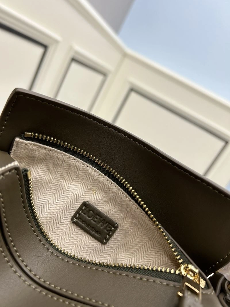 Low-cost Loewe Puzzle Bags