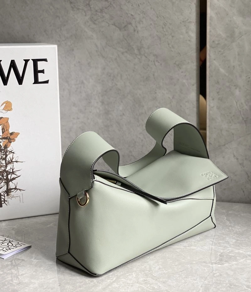 Indistinguishable Loewe Puzzle Bags