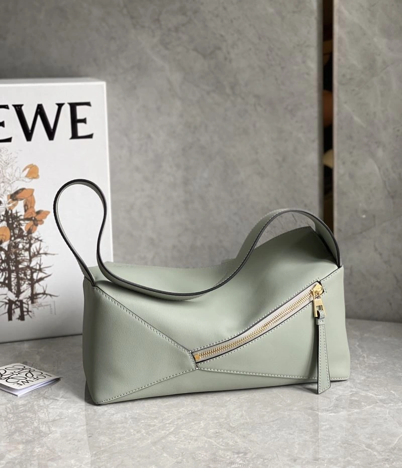 Indistinguishable Loewe Puzzle Bags