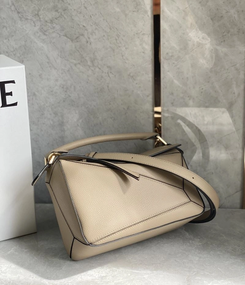 Indistinguishable Loewe Puzzle Bags