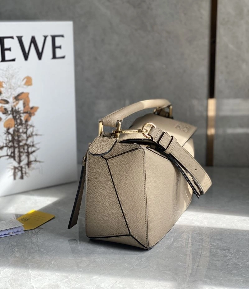 Indistinguishable Loewe Puzzle Bags