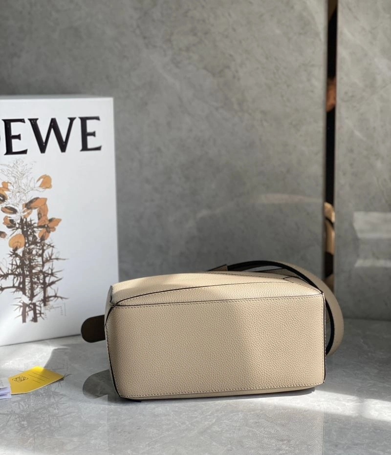 Indistinguishable Loewe Puzzle Bags