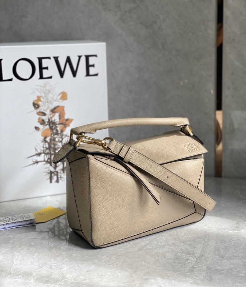 Indistinguishable Loewe Puzzle Bags