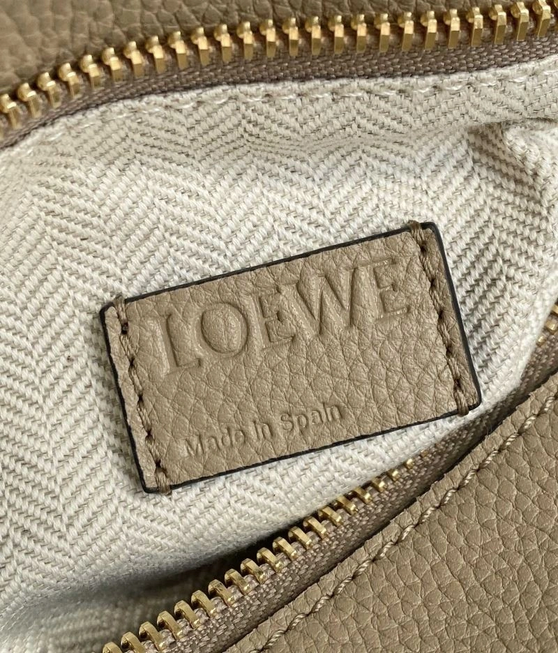 Indistinguishable Loewe Puzzle Bags