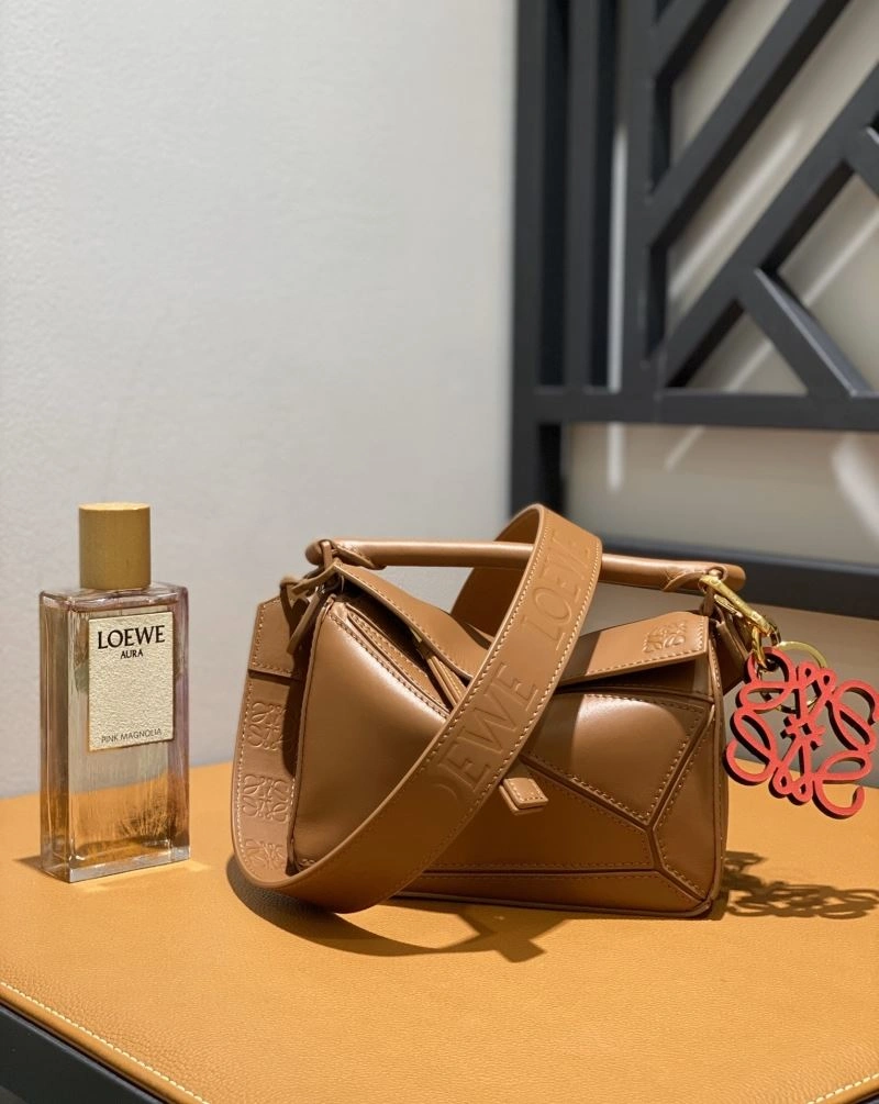 Low-cost Loewe Puzzle Bags