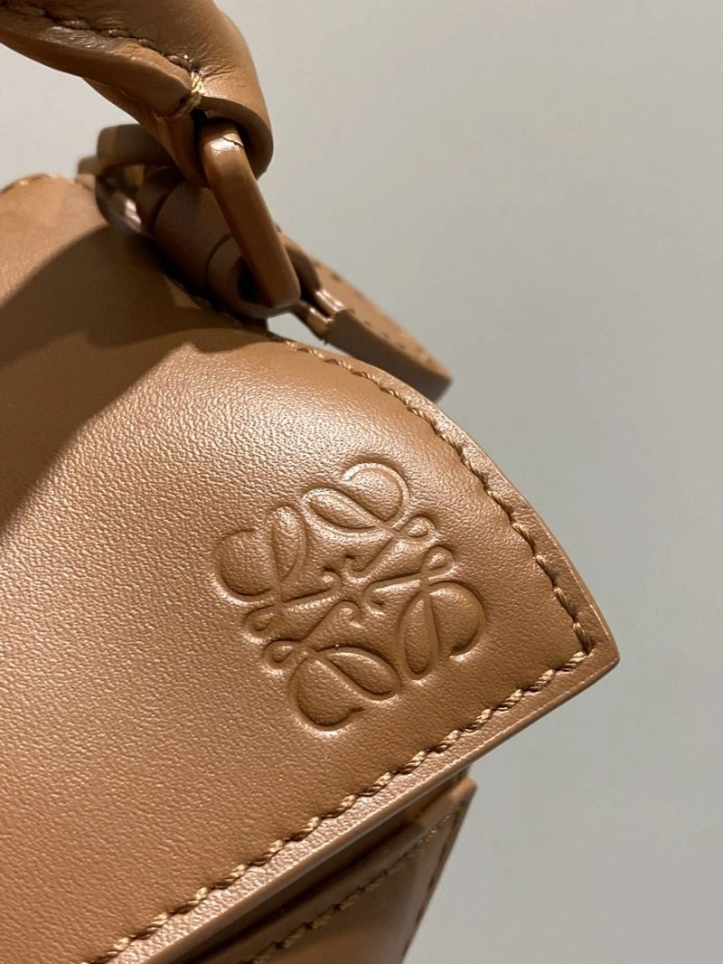 Low-cost Loewe Puzzle Bags