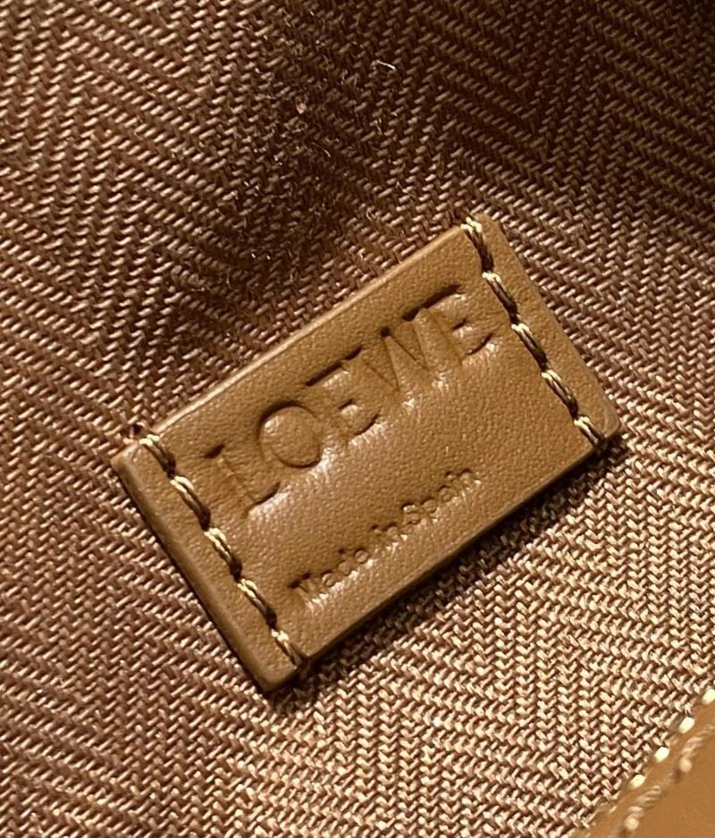 Low-cost Loewe Puzzle Bags