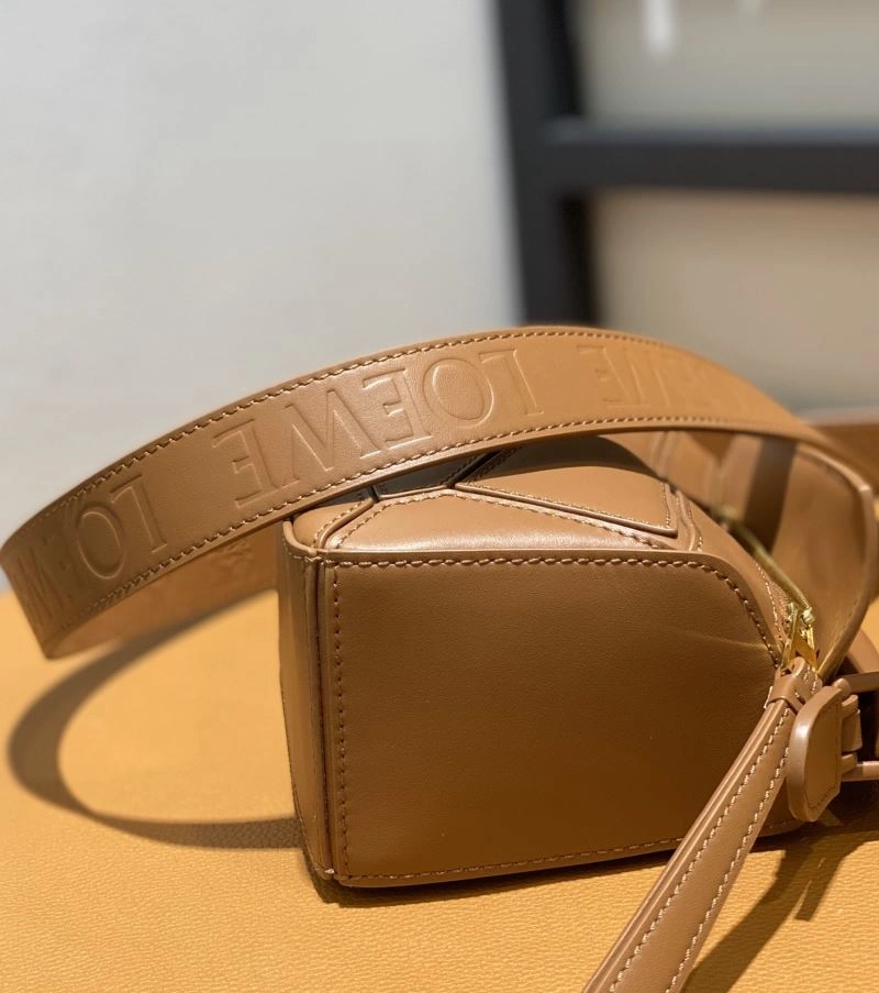 Low-cost Loewe Puzzle Bags