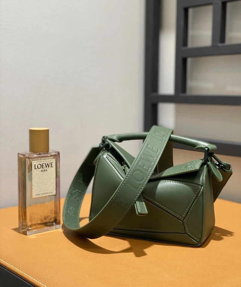 Low-cost Loewe Puzzle Bags