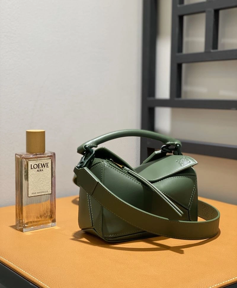 Low-cost Loewe Puzzle Bags