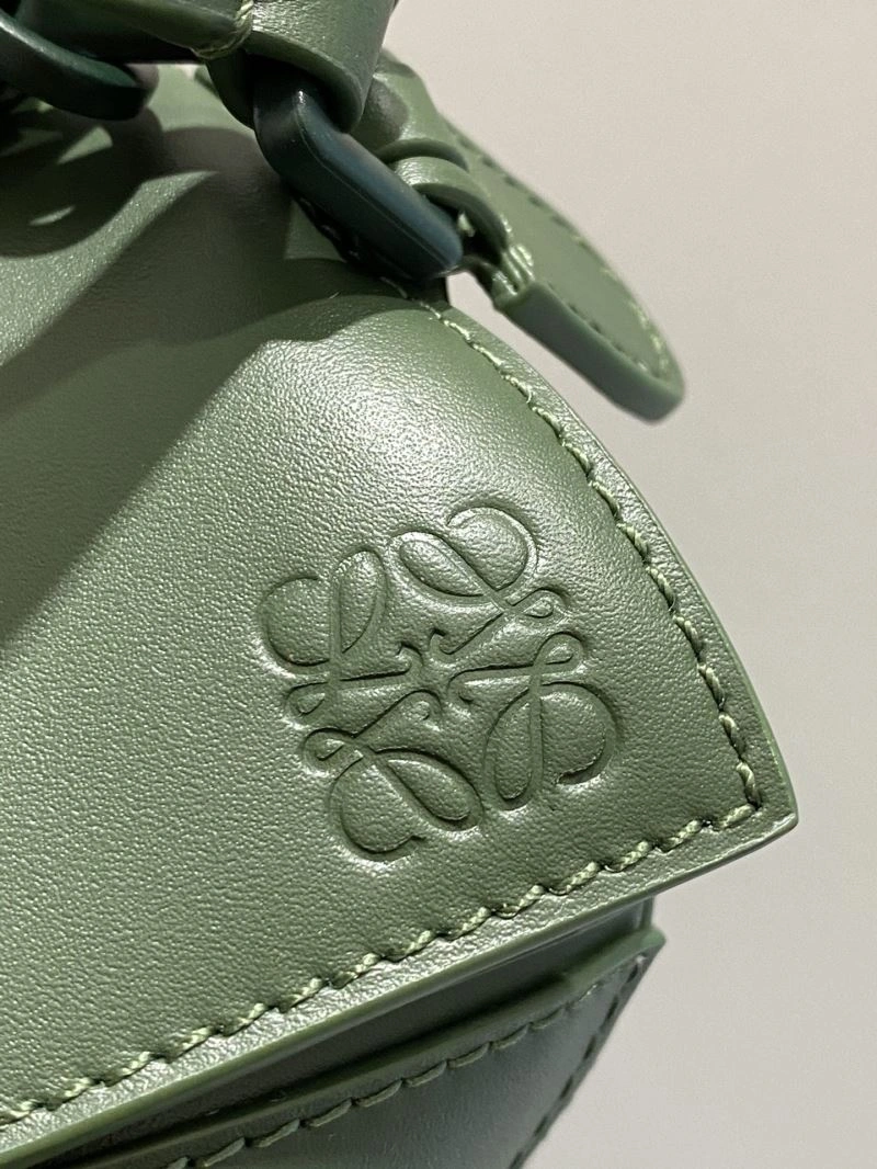 Low-cost Loewe Puzzle Bags