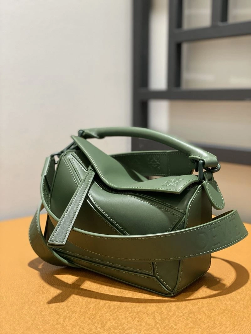 Low-cost Loewe Puzzle Bags